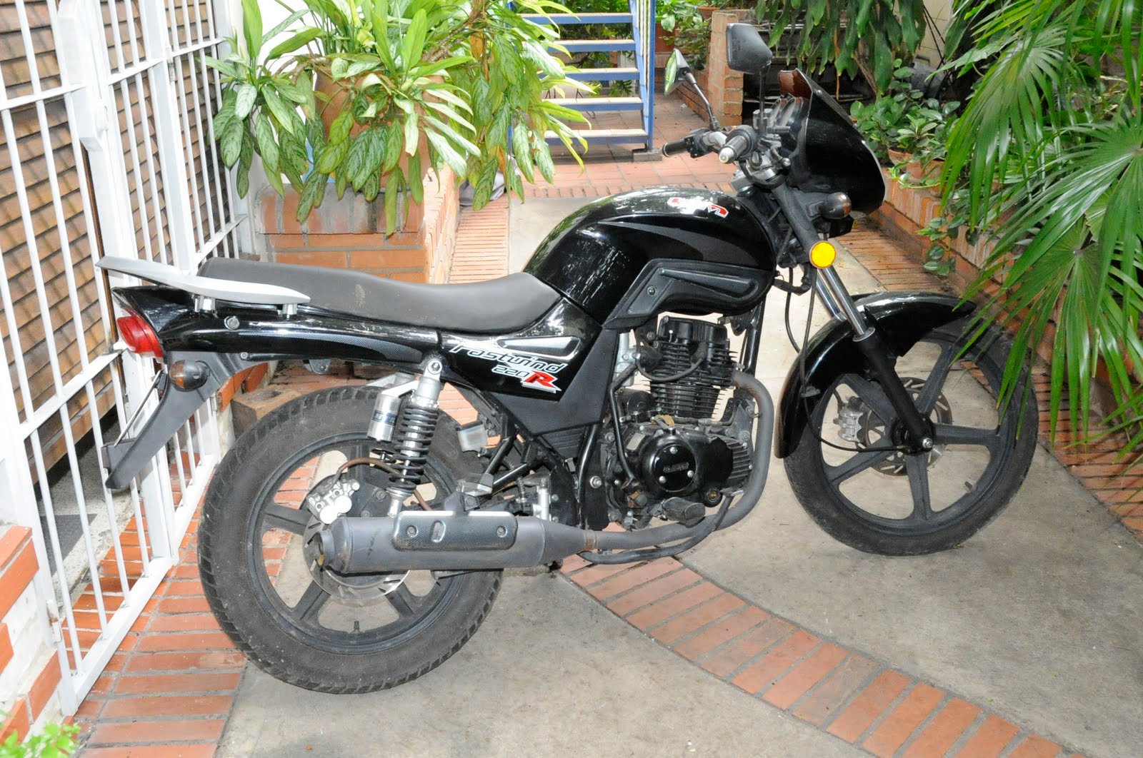 Gran Venta de Garaje: MOTO FASTWIND 200 UNITED MOTORS