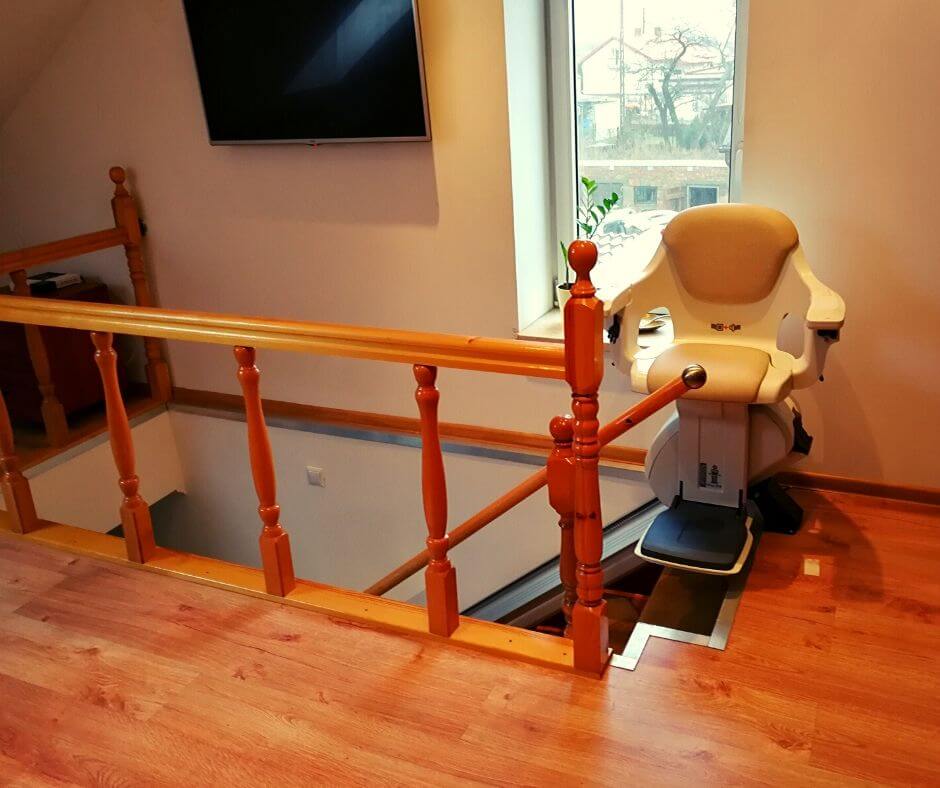 Niwelujemy bariery architektoniczne: Winda na schody dla seniorów w 2 ...