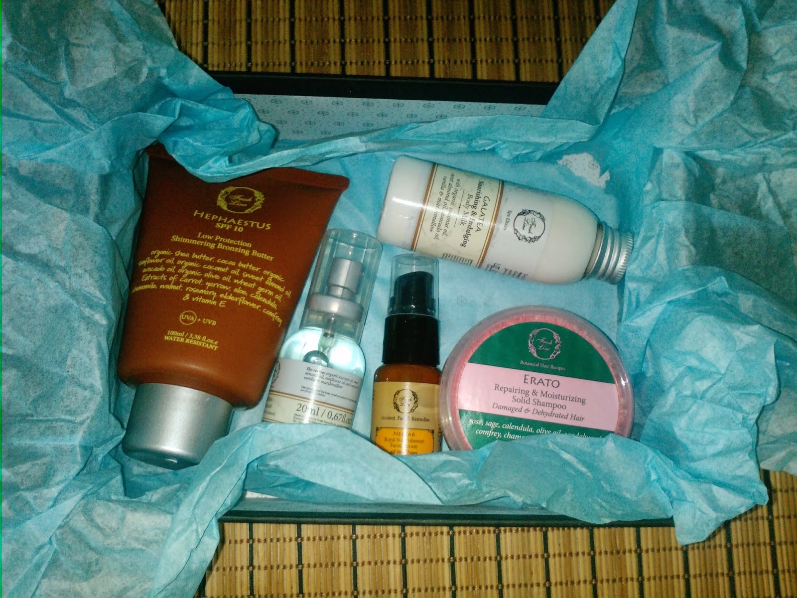 Fabulous And Glowing: Glowbox - Fresh Line Summer Beauty Essentials Box