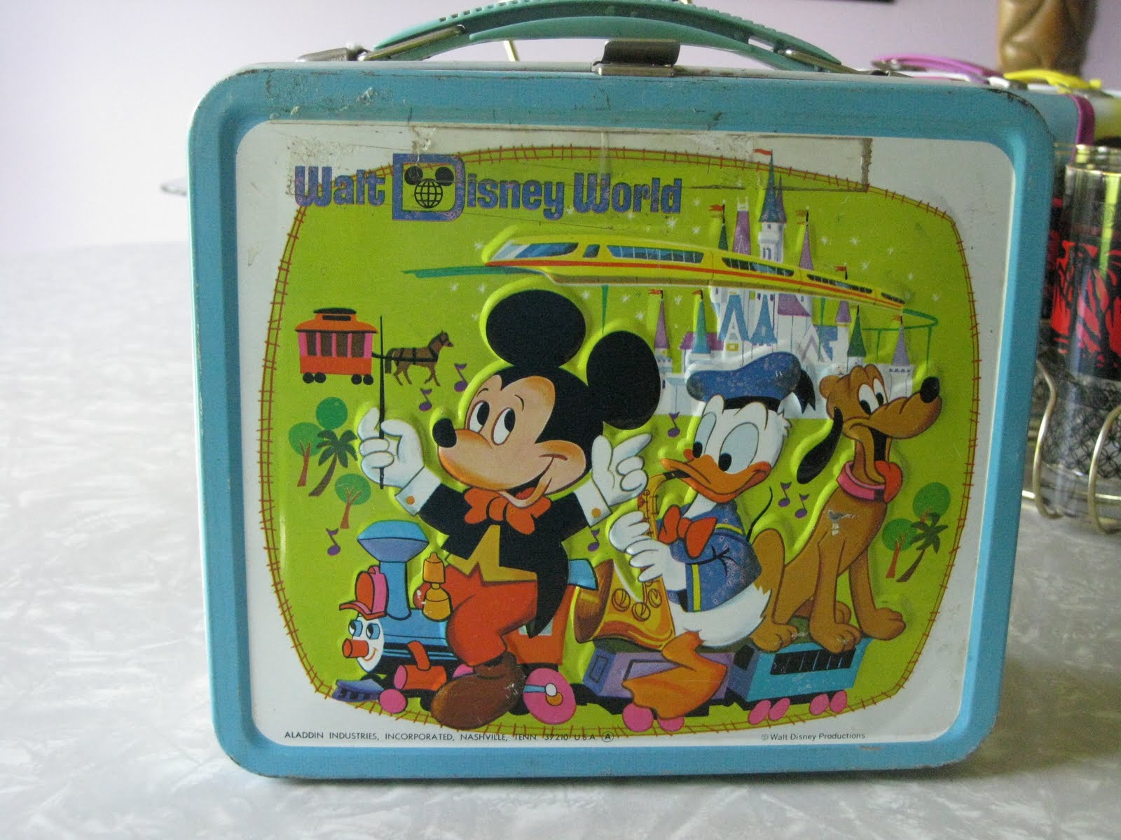 RetroChic: Vintage metal lunch boxes