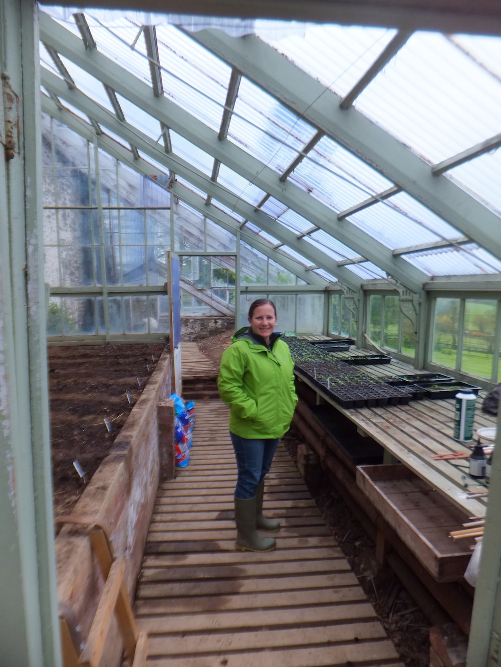 Geoff and Lucy Adventures: Colleton Manor, Gin and SUNSHINE