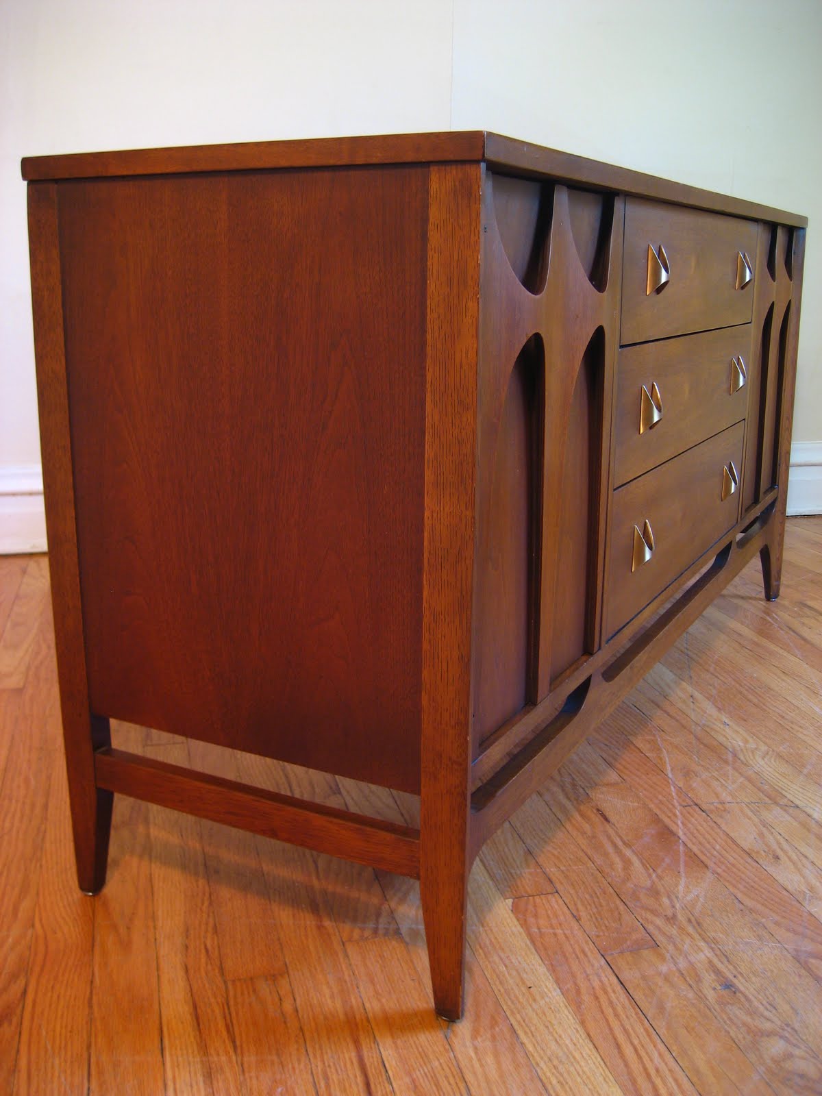 flatout design: Broyhill Brasilia Buffet