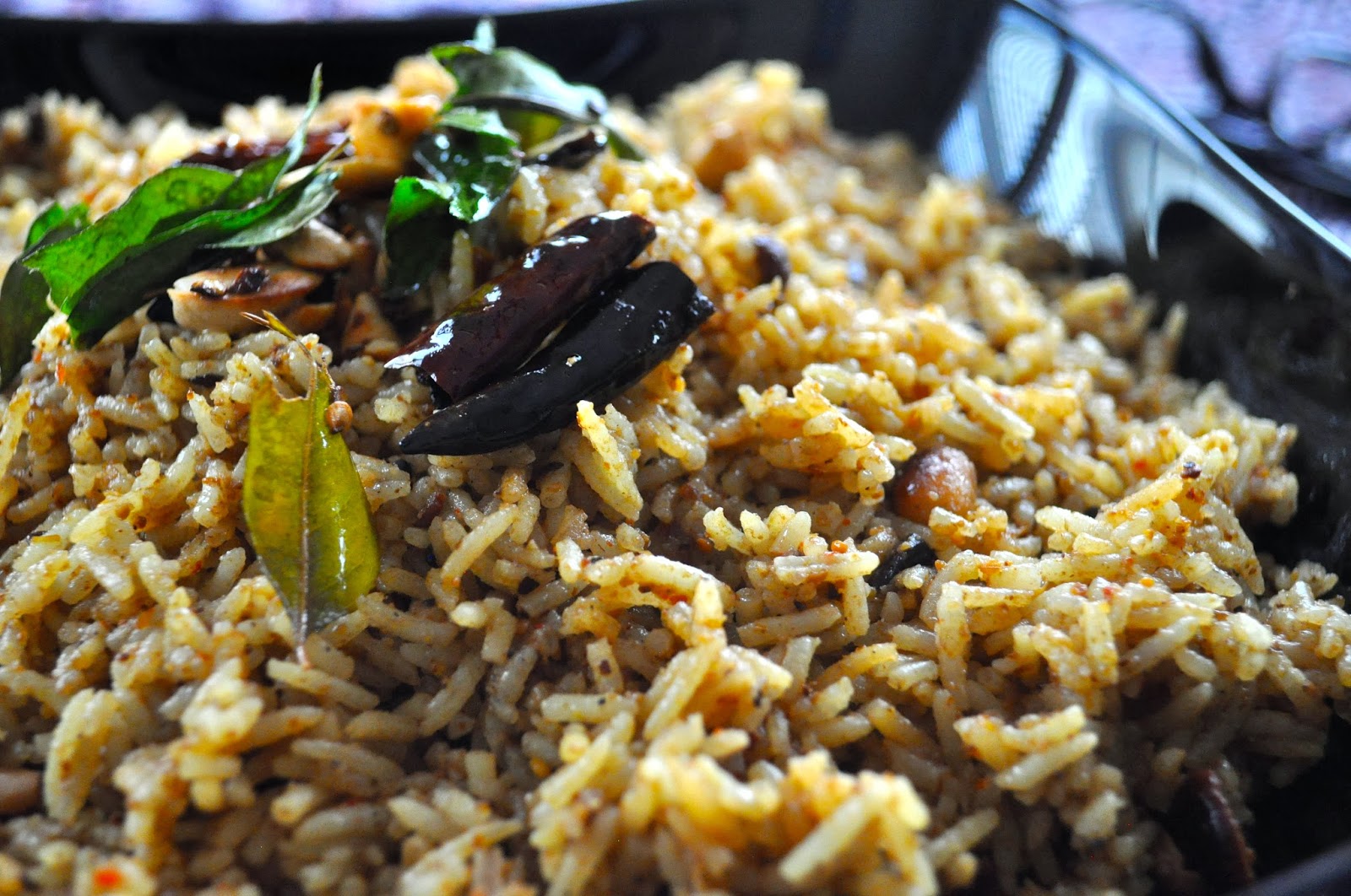 Cooking with Meena: Puliyodharai ~ Tamarind Rice