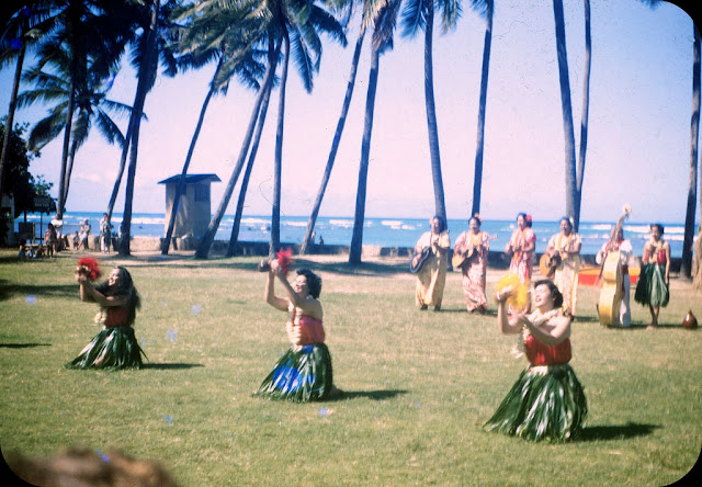 Vintage Hula Girls – 26 Charming Snapshots of Women in Hula Dace ...