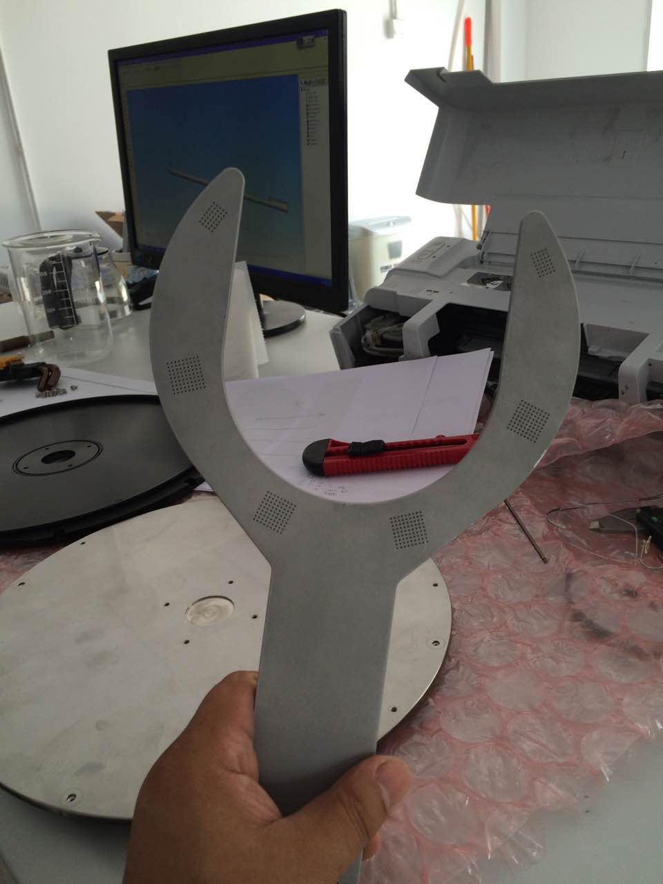 endeffector: Porous Ceramic End Effector for Wafer handling