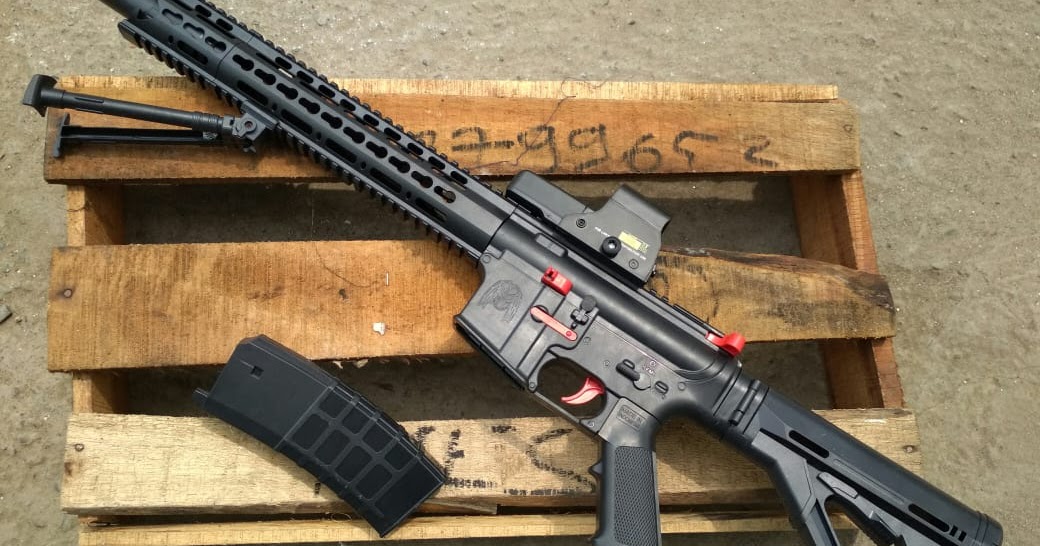 jual airsoft gun m4 predator wirecutter dengan holosight 552