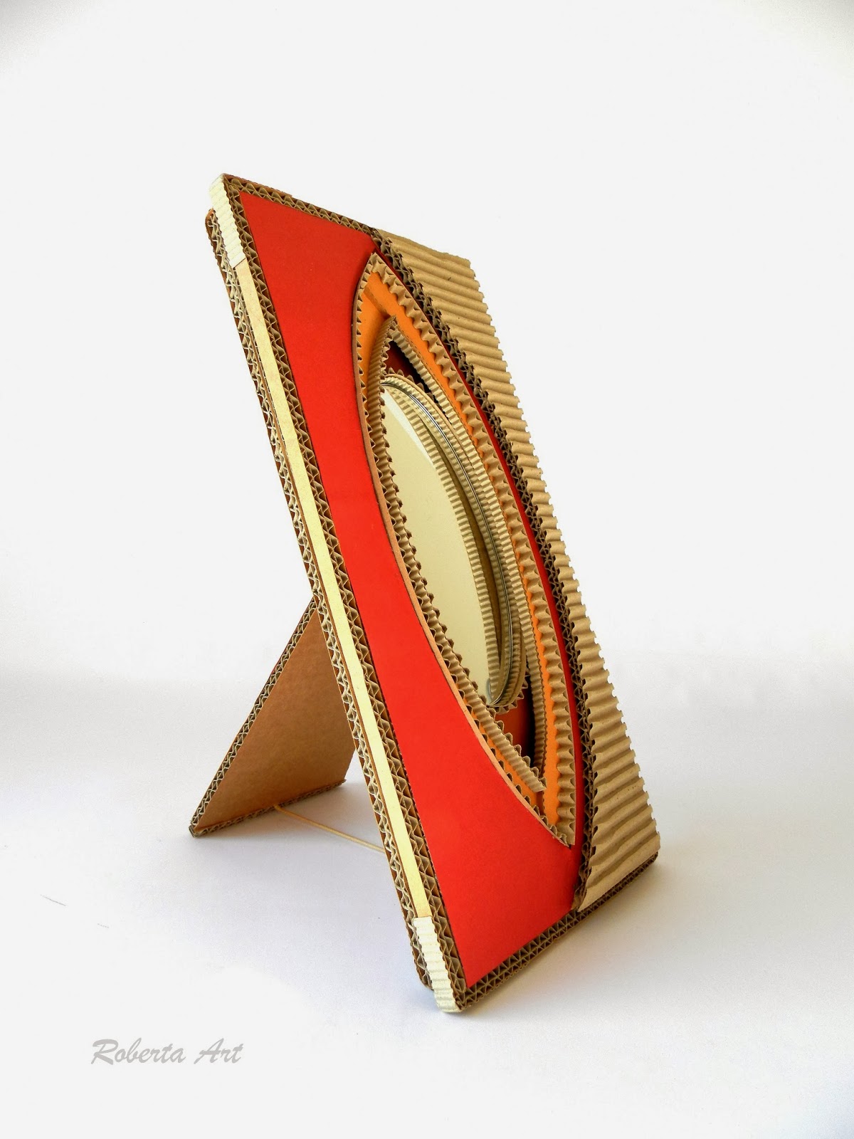 Roberta Lazzarato: Specchio di cartone