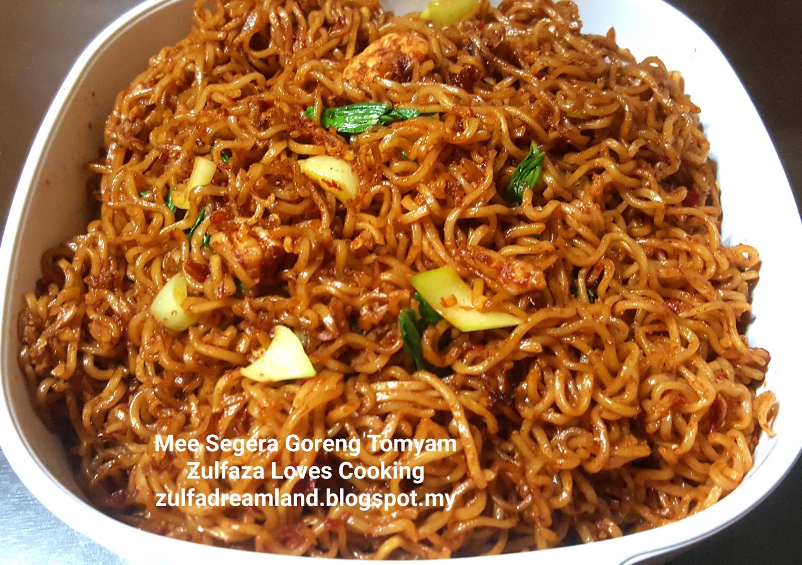 ZULFAZA LOVES COOKING: Mee segera goreng tomyam