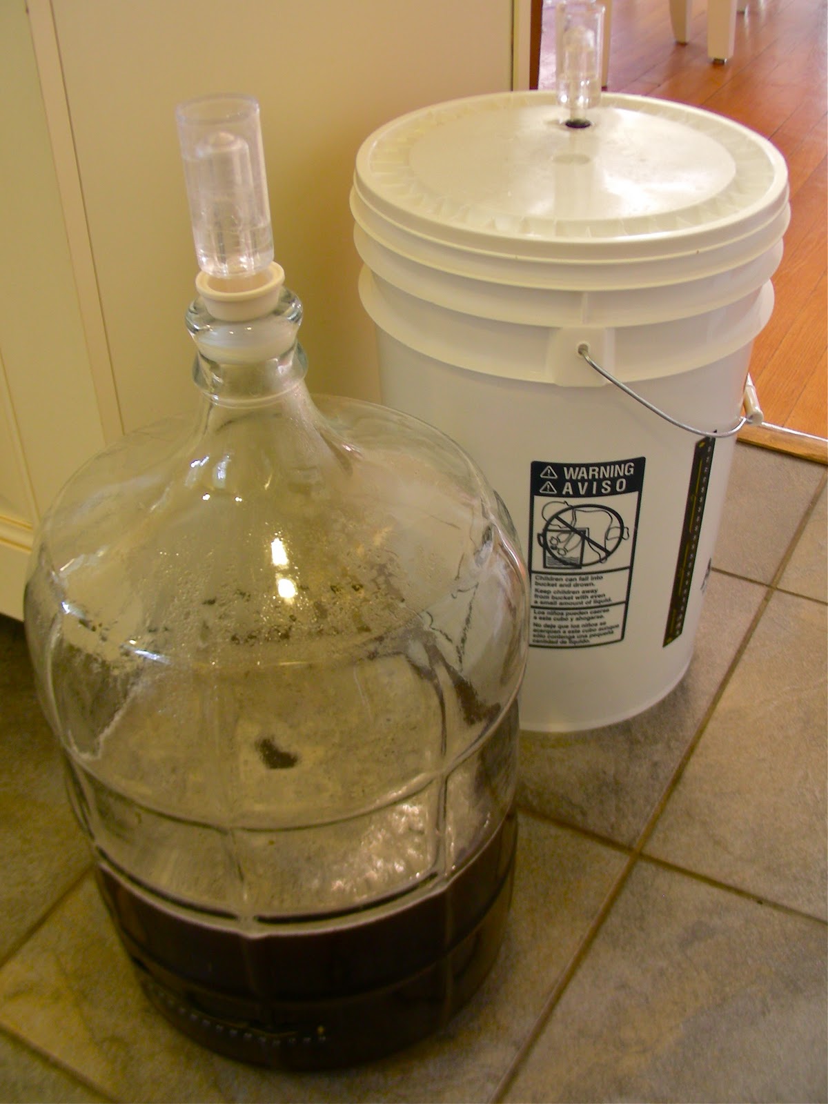 Five Gallon Carboy: SR6/JDP5/ZG1: Beer is bottled, beer is fermenting ...