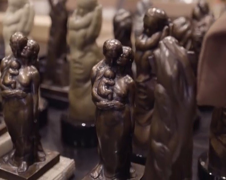 An sculpture artist became the first to create an UFO-like invention ...