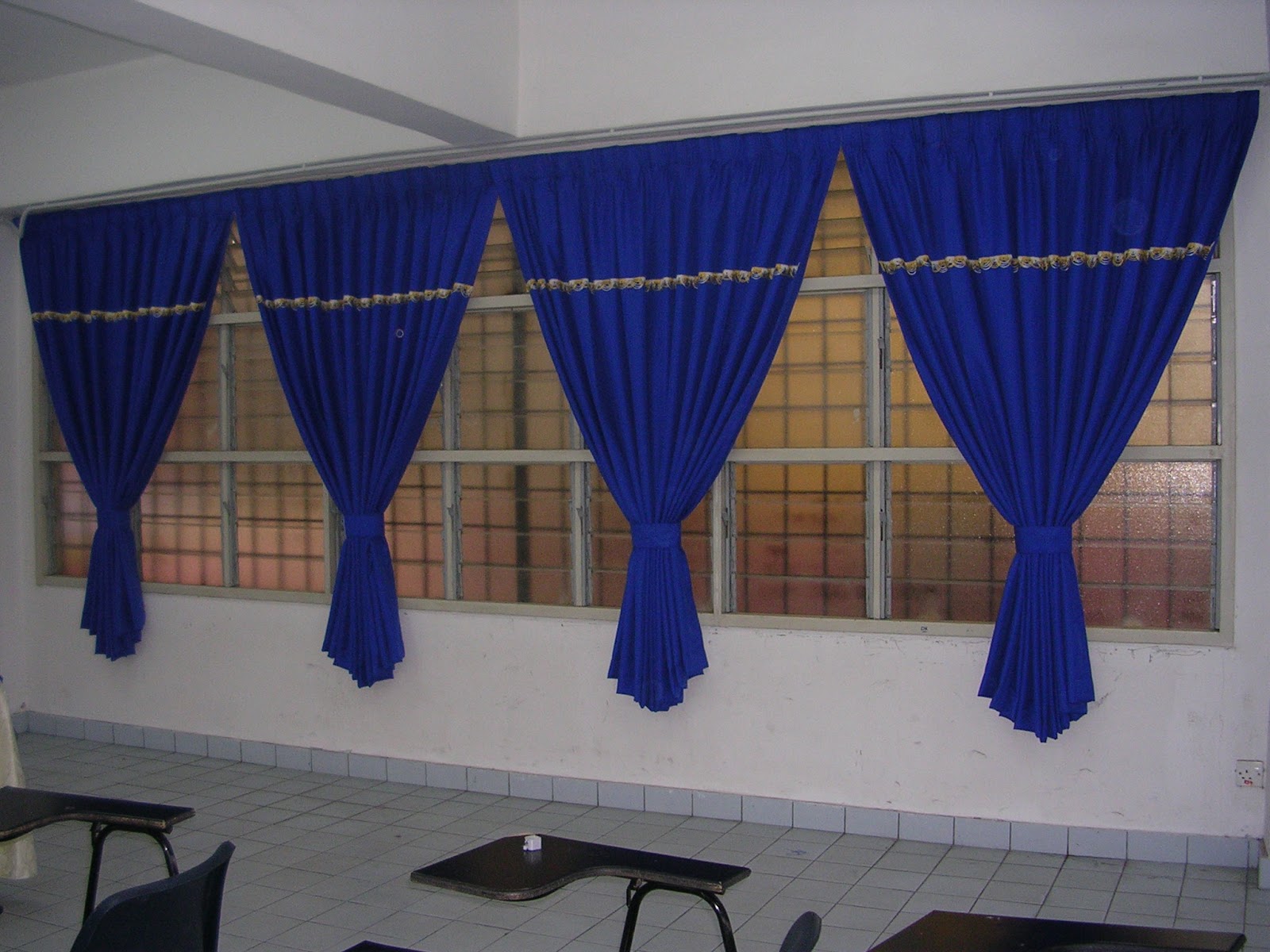 Dekorasi Bersama Azfa: Langsir Dewan Sekolah