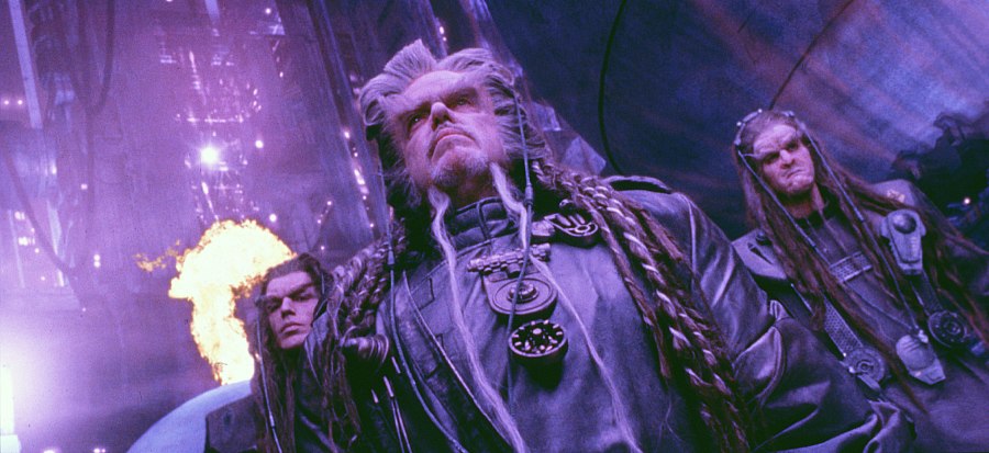Film Guru Lad - Film Reviews: Battlefield Earth Review