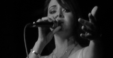 POR LA LUPA: ANGELES LAMAS SENSUALIDAD Y CANTO EN UNA SOLA MUJER