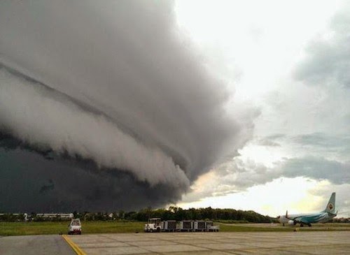 World In Deep: Amazing Arcus storm cloud in Thailand