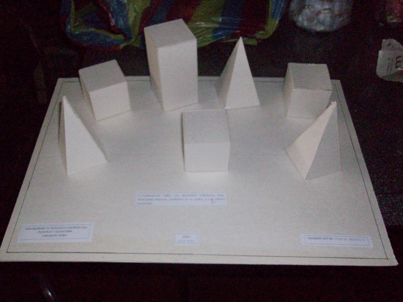 Plástica y Escultura: Composición con figuras geometricas