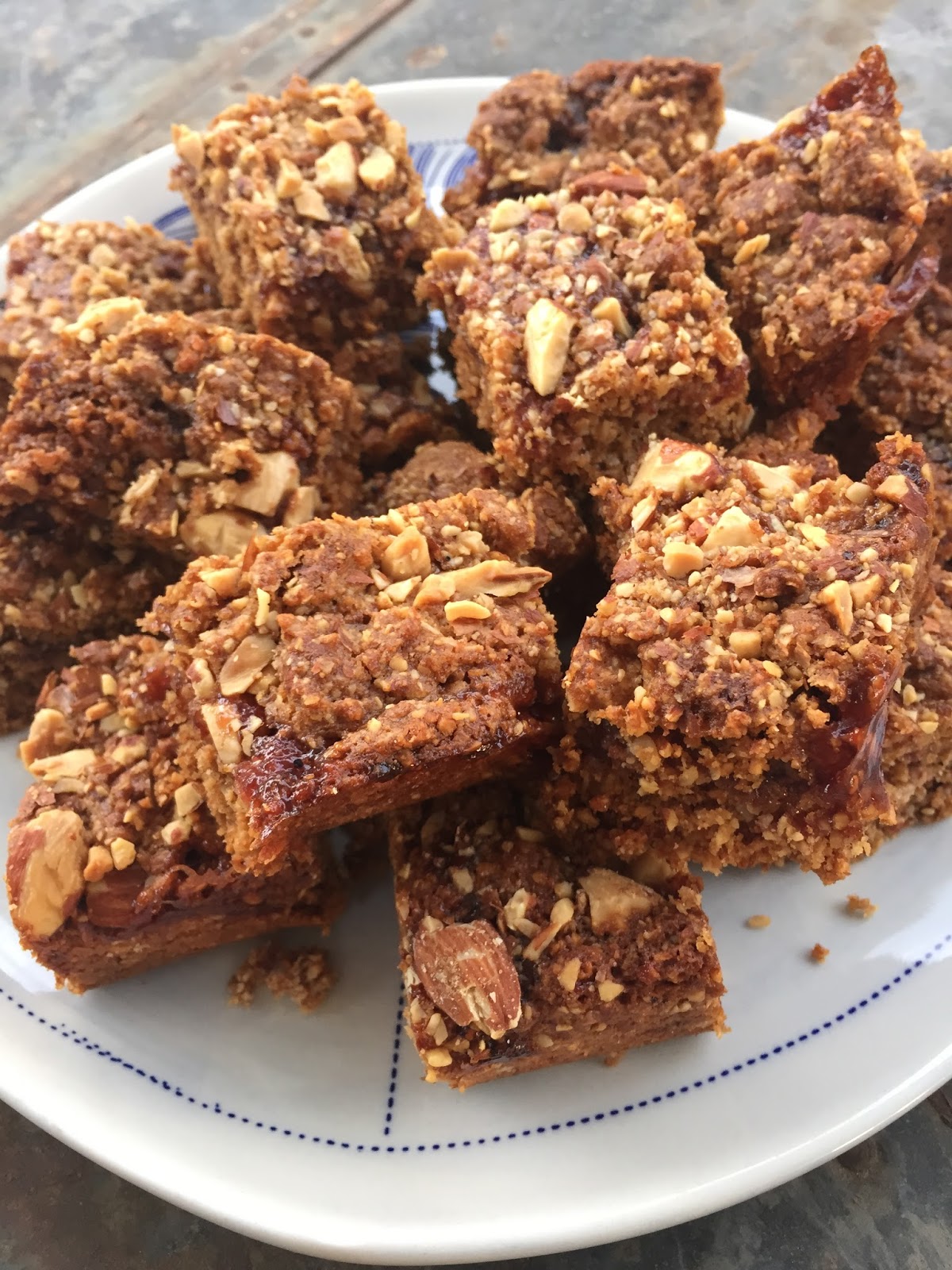 A Mrs Maker: Snack attack - Raspberry and almond bars