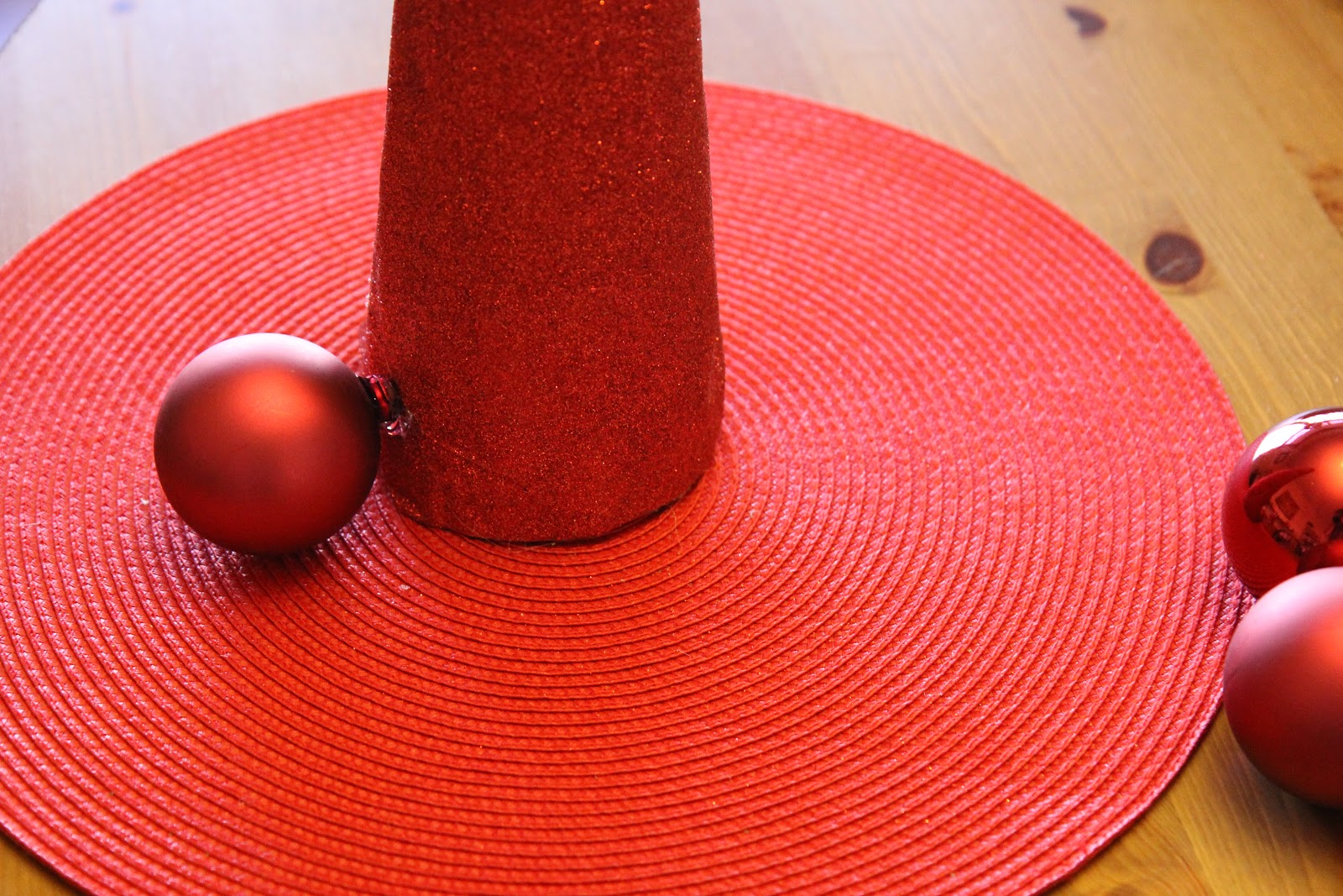 Laura Vitale's Blog: DIY Ornament Tree!!!