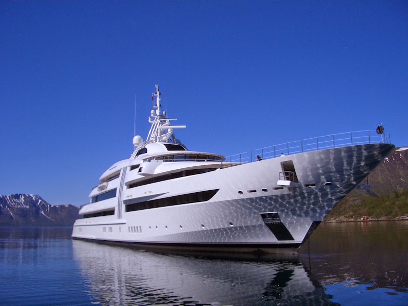 Mes yachts d'exception: Vibrant Curiosity