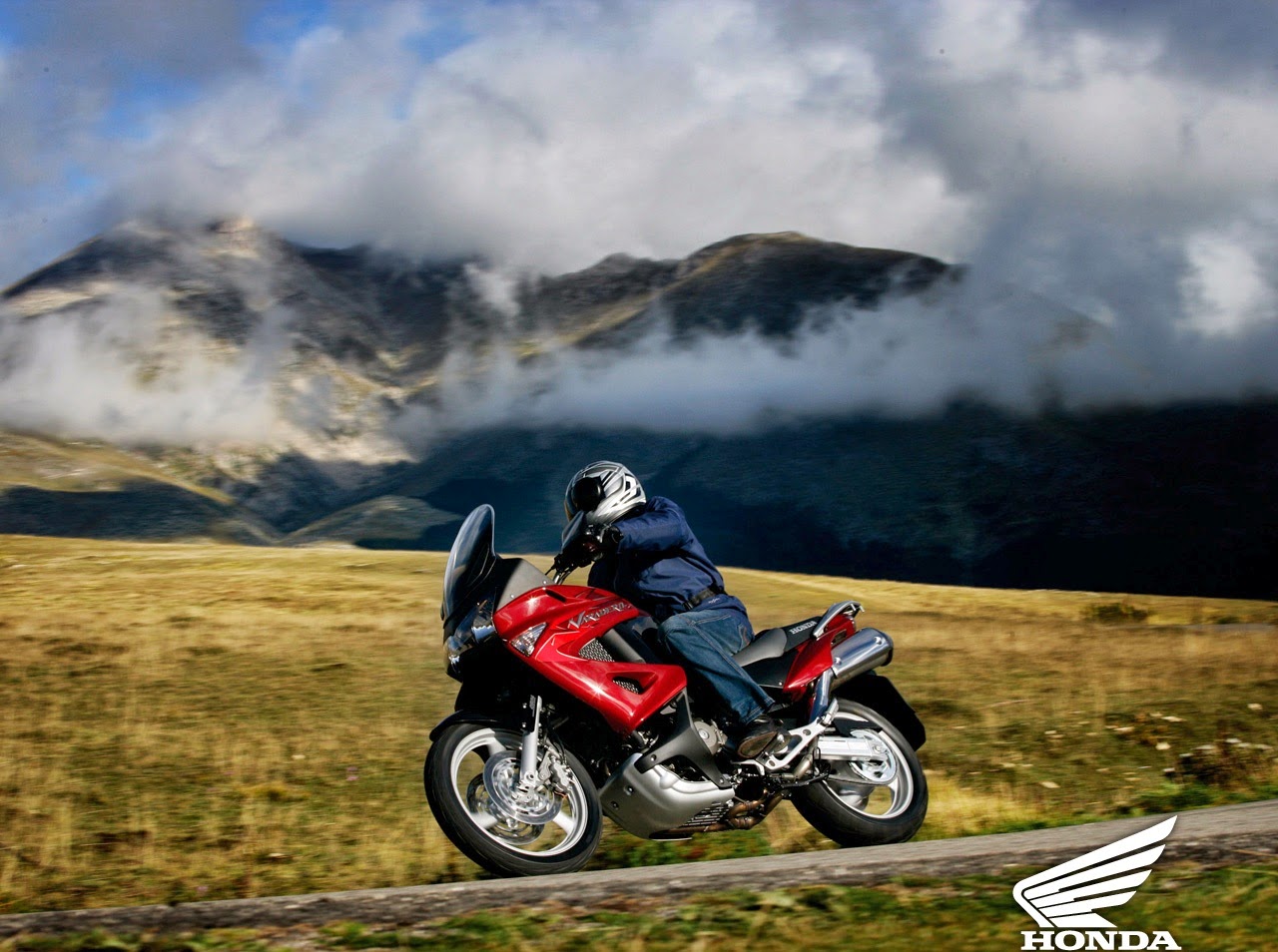 Bike & Cars HD Wallpapers: Honda Varadero Motorcycle Photo Gallery