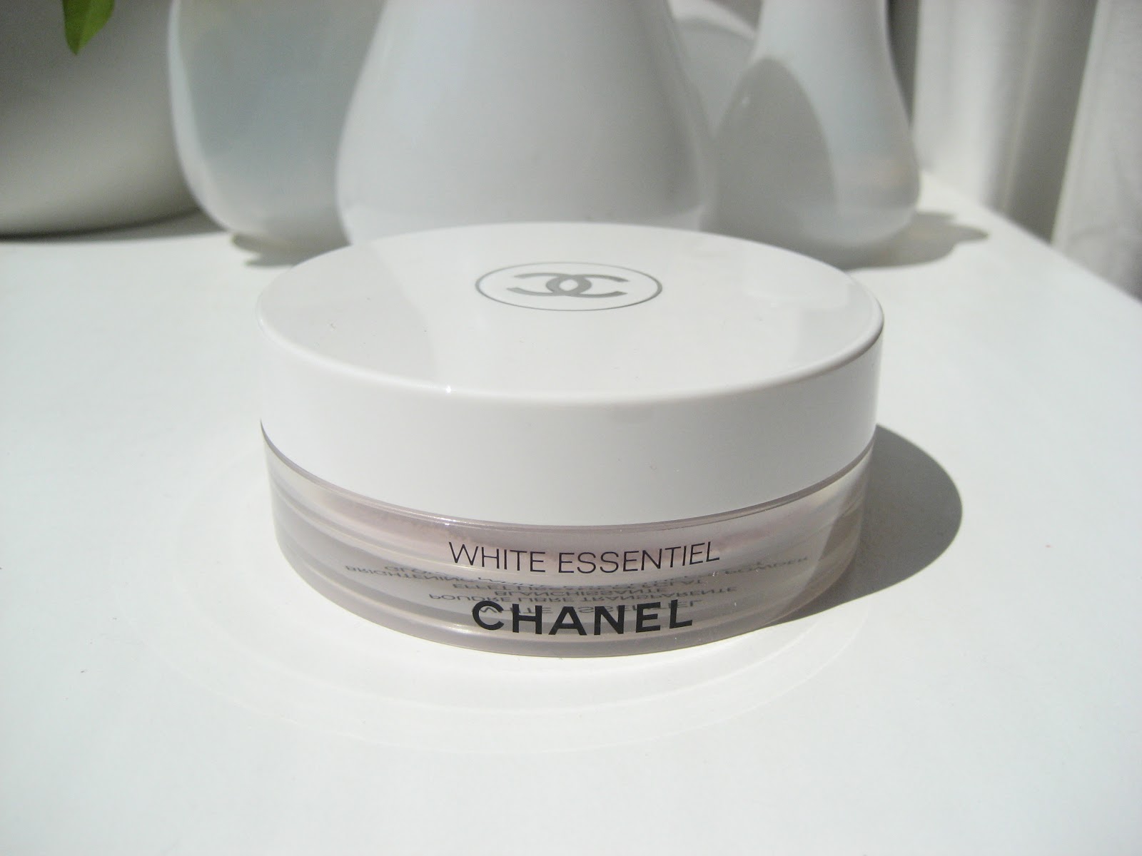 delicate hummingbird.: I'm diggin' powders! Chanel White Essentiel ...