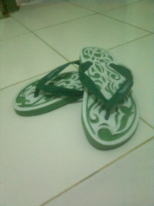 Sendal Jepit Murah, Setelah diolah..Jadilah Karya Seni Tidak Murahan ...