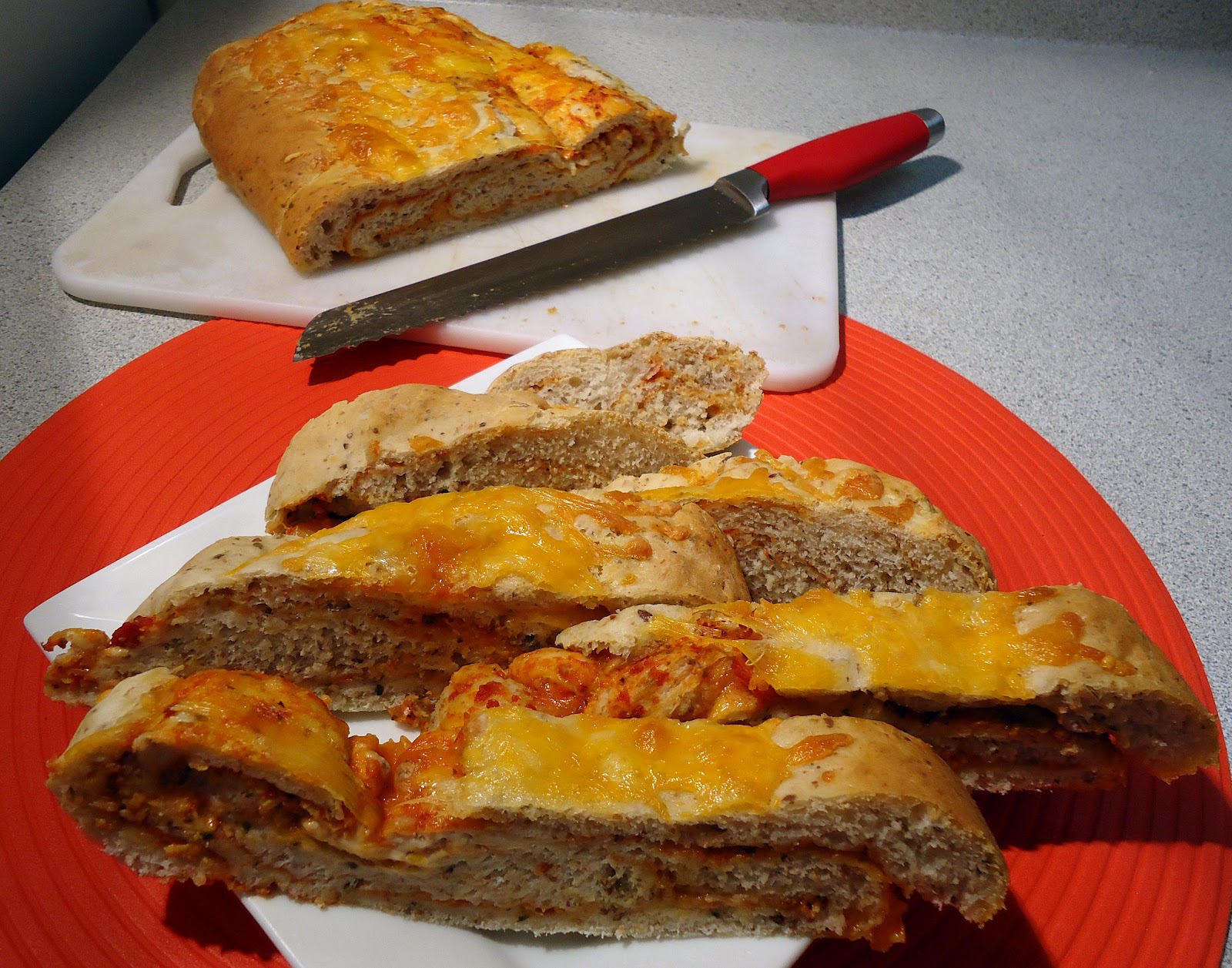 MiniCuisine: Pain-pizza aux tomates et fromage