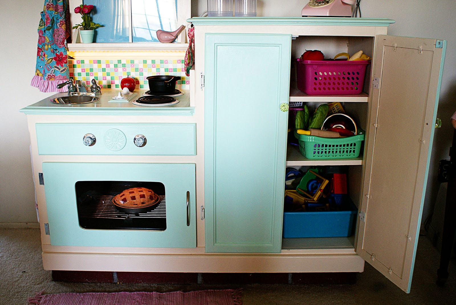 Easy Peasy Pie: Play Kitchen