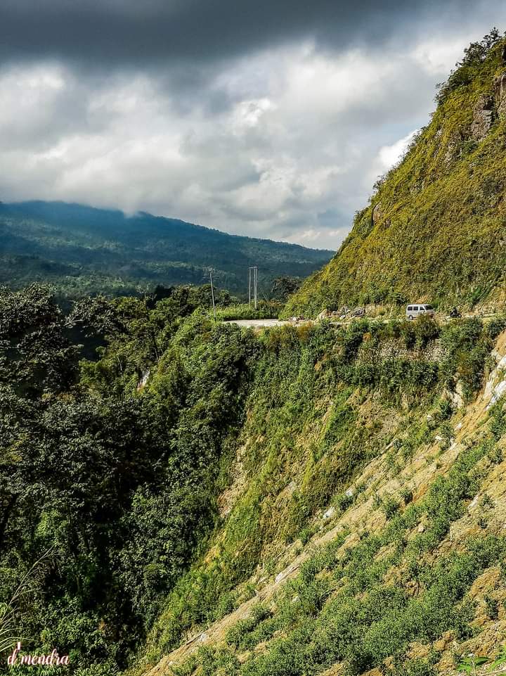 PESONA MALALAK: Aneka Air Terjun hingga Pebukitan Dibelah Jalan ...