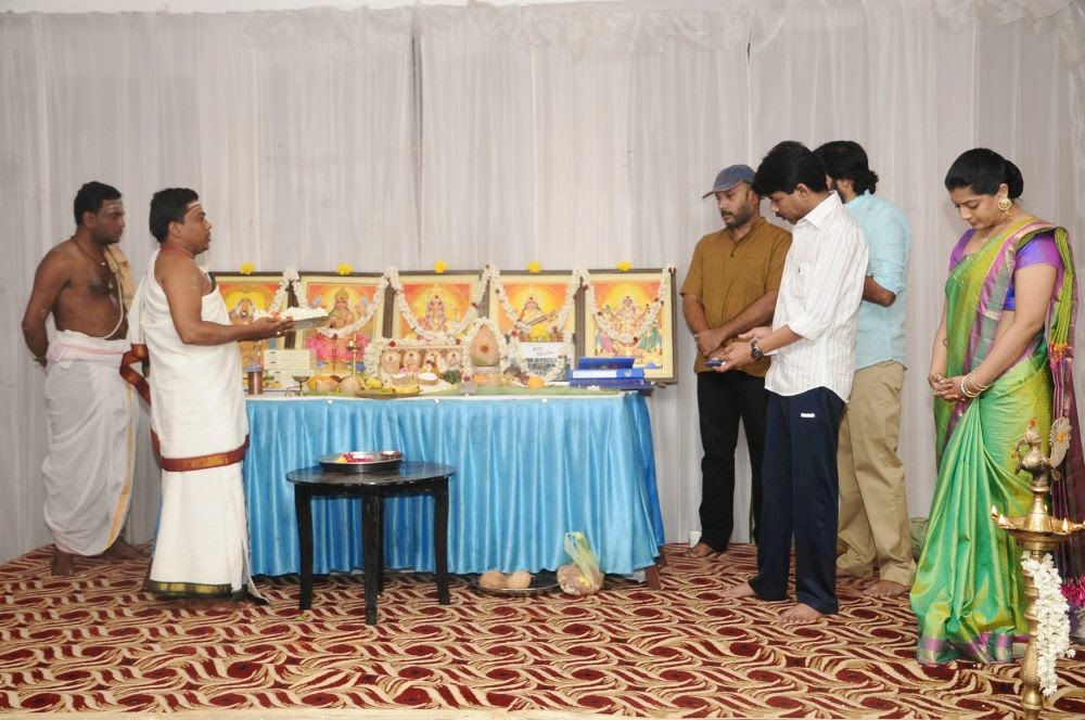 Tharai Thappattai Movie Pooja Stills!!! தாரை தப்பட்டை' பூஜை!!!