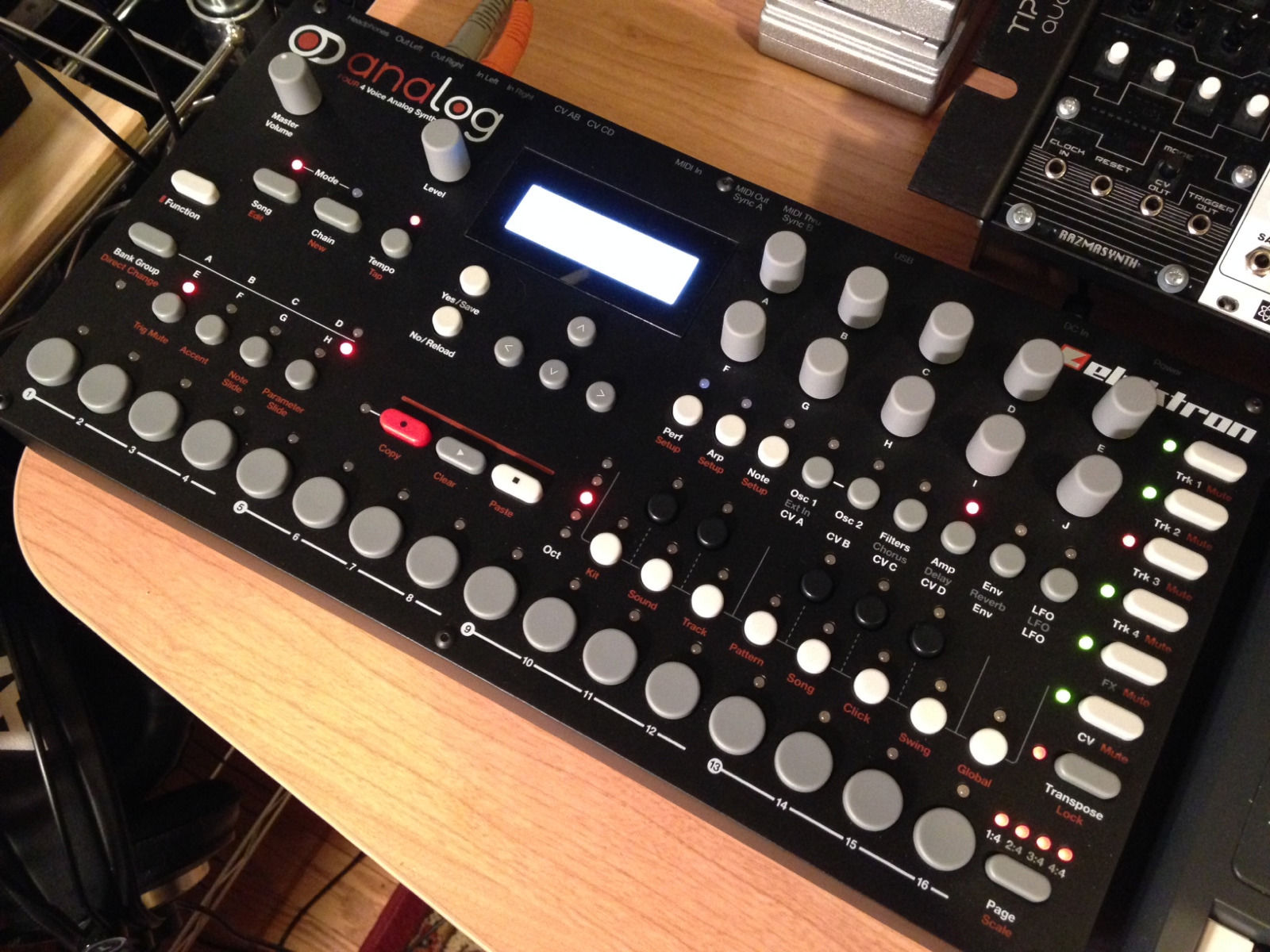 MATRIXSYNTH: Elektron Analog Four 4-voice Analog Synthesizer with Sequencer