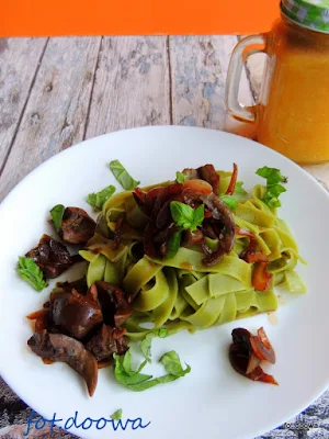 Cynadry wieprzowe z cebulką w winie ze szpinakowym pappardelle - Moje ...