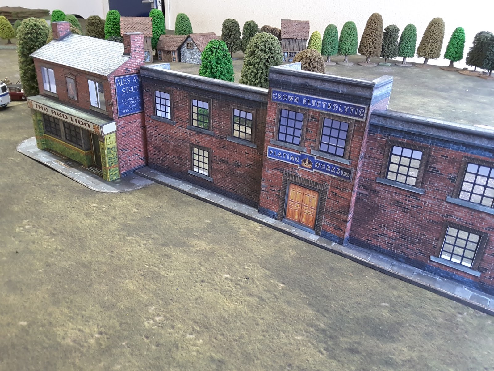 Yarkshire Gamer: O Gauge Model Buildings for Modern 28mm Wargames