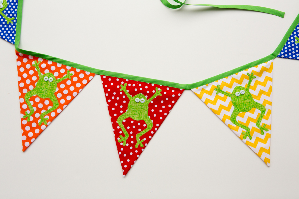 .: July 31 - Appliqued Frog Fabric Banner