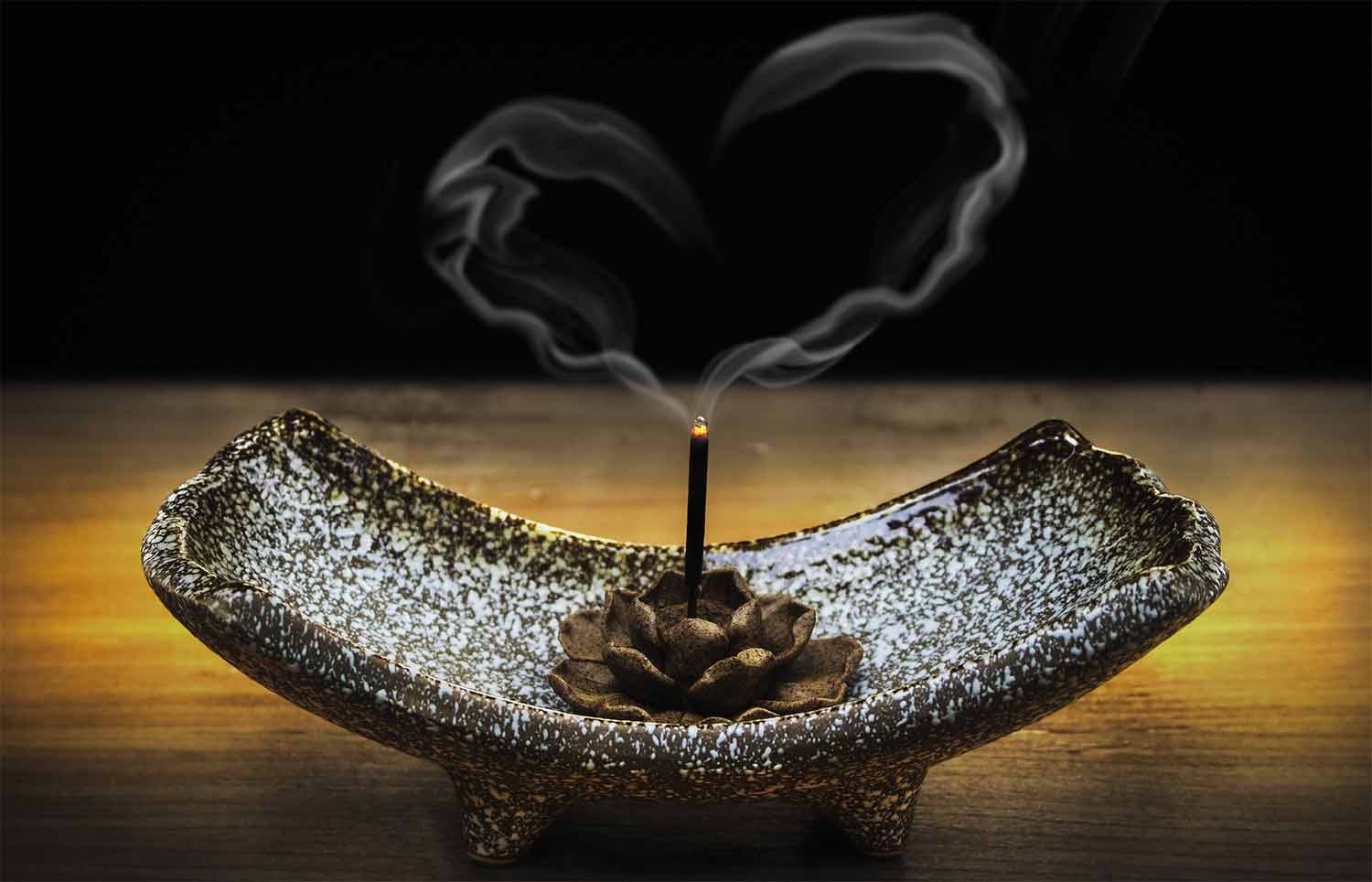 Pequeña historia sobre el incienso ~ Joyas Hechicera