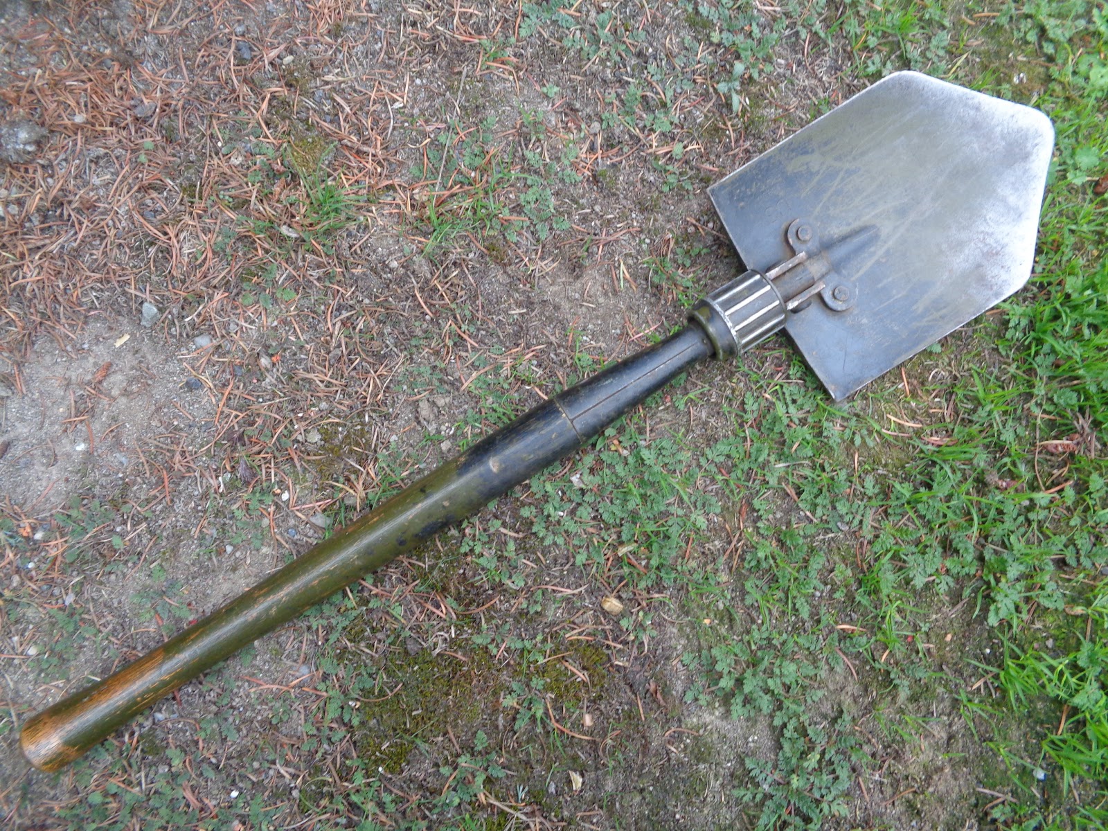 Four Bees: 1943 dated, US M-43 Entrenching Tool - Shovel with First ...