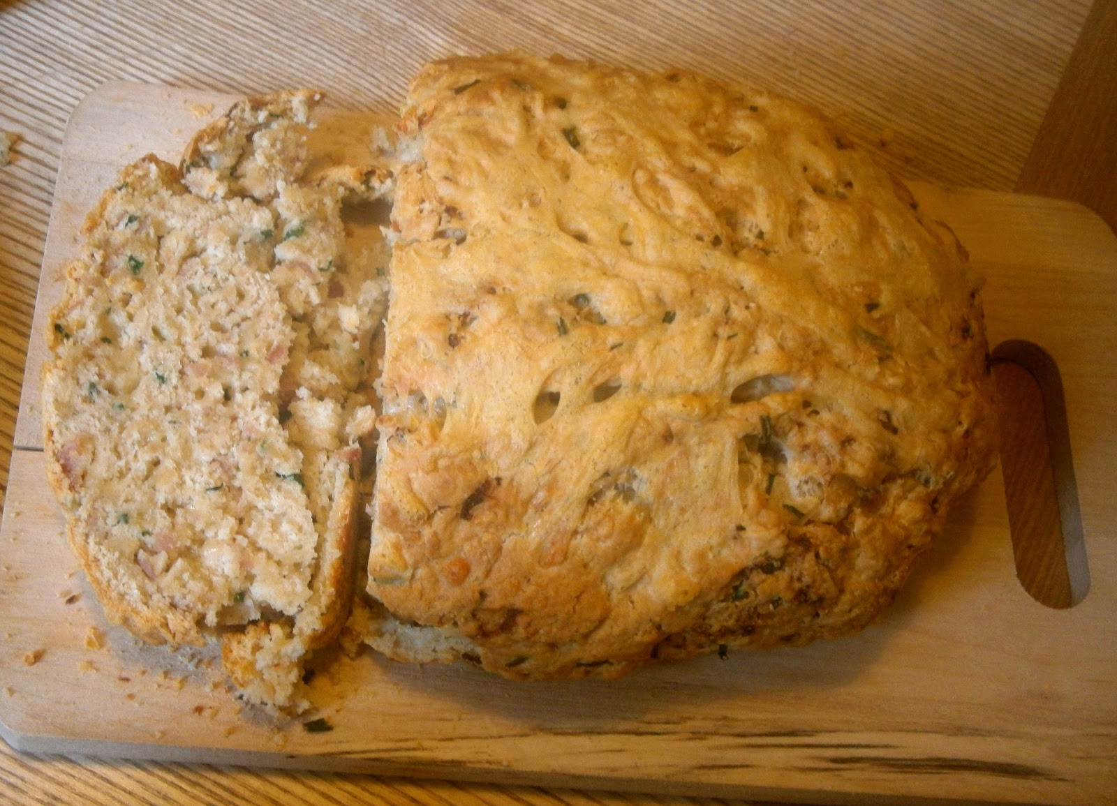 Eat Rainbow Love: Ham, cheese and chive bread