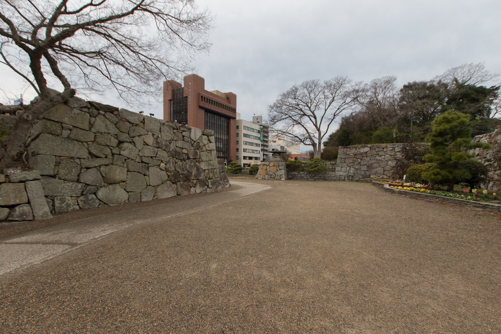 Akashi Castle -Castle with a pair of original three story turrets ...