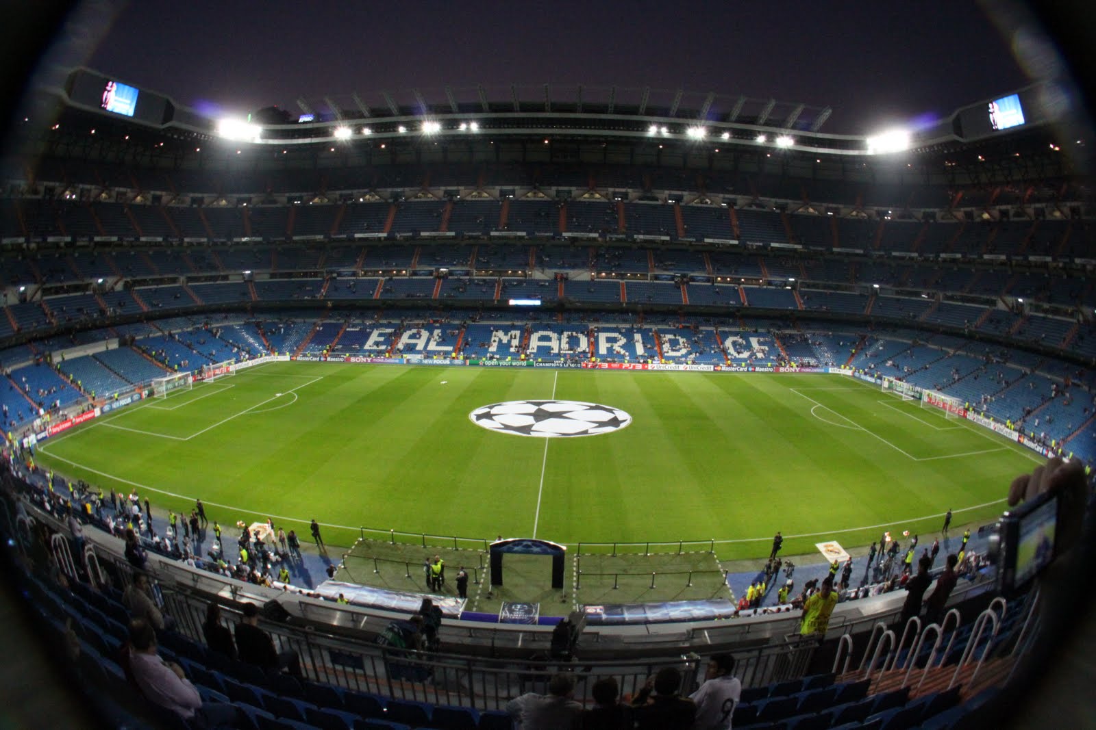 Videos y Fotografías: Noche de Champions en el Bernabéu