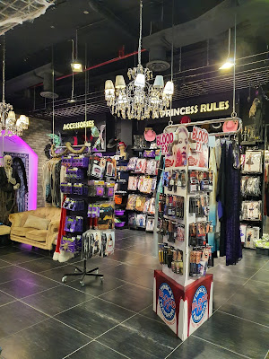 Life in Kuwait Blog: Masquerade Costume Shop