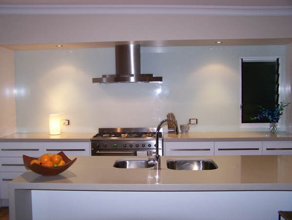 White Splashback @ The Kitchen Design