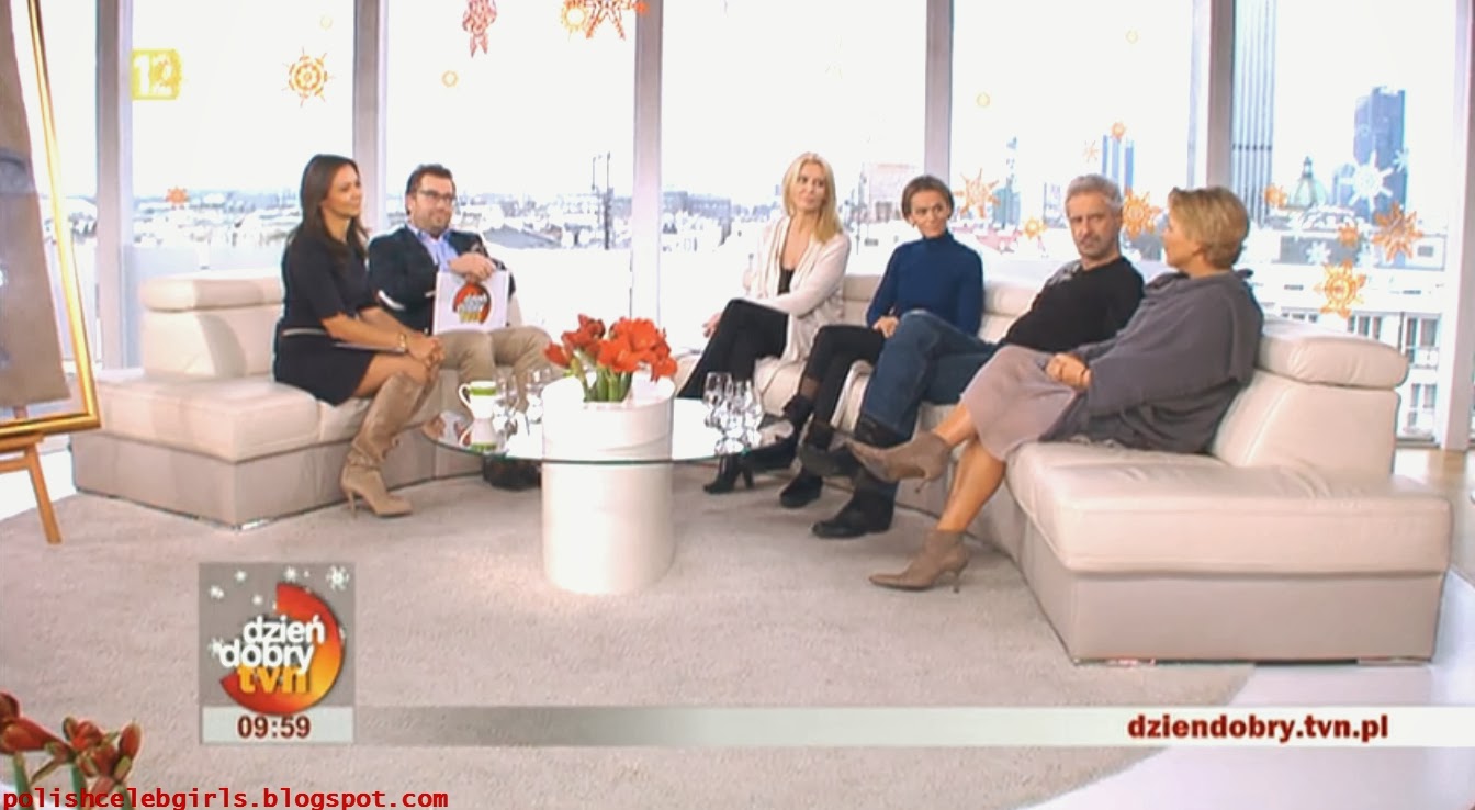 TVGIRLS: KINGA RUSIN W GRANATOWEJ MINI SUKIENCE I SZARYCH ZAMSZOWYCH ...