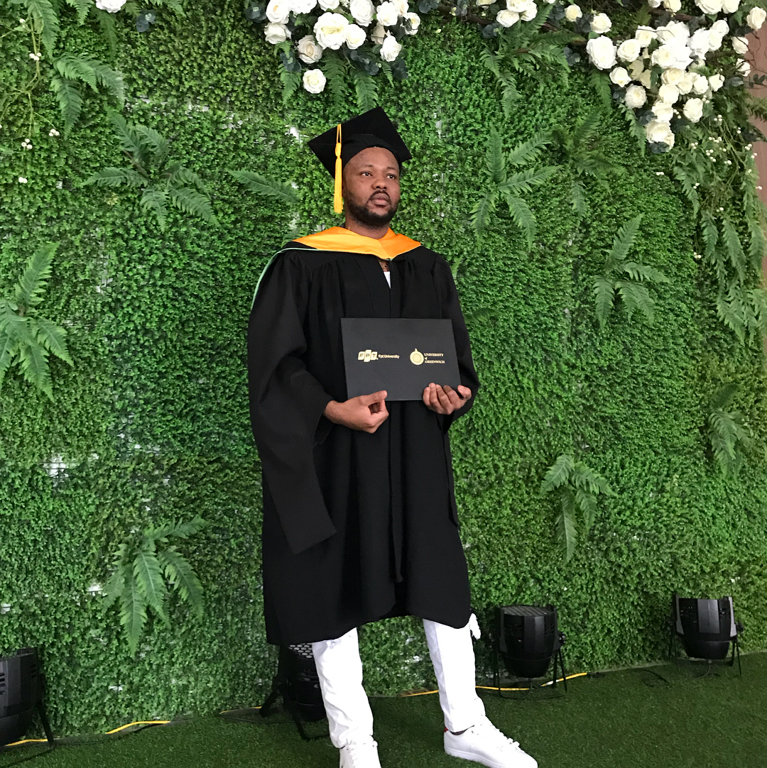 Education : Lapez studied Audio Engineering at Greenwish University.