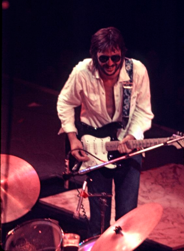 20 Amazing Photographs of Eric Clapton on the Stage in the 1970s and ...