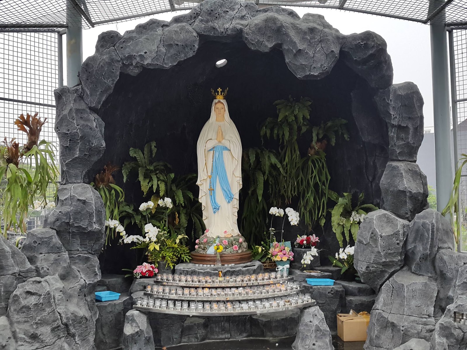 Gua Maria Gereja Katolik Stasi St. Andreas Kim Tae Gon, Kelapa Gading ...