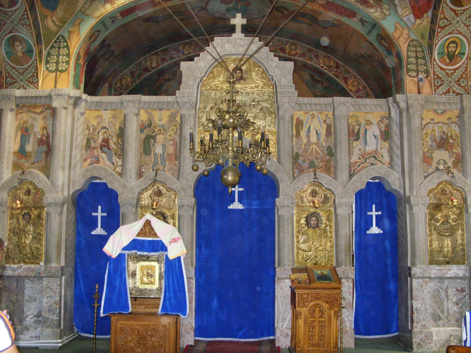 Manastiri din Romania: Man. Sf.Ap. Andrei, jud, Ct, si pestera Sfantului
