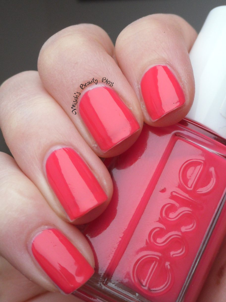 Misch's Beauty Blog: NOTD March 21st: Essie - Peach Daiquiri
