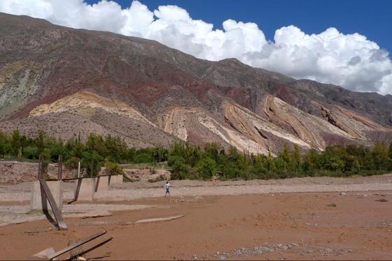 Maimará, multiplicity of tones and meandering paths contribute to a ...