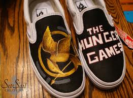 Riotz and Rawrz: HUNGER GAMES equals... x 1,000,000,000!!!!!!! :)