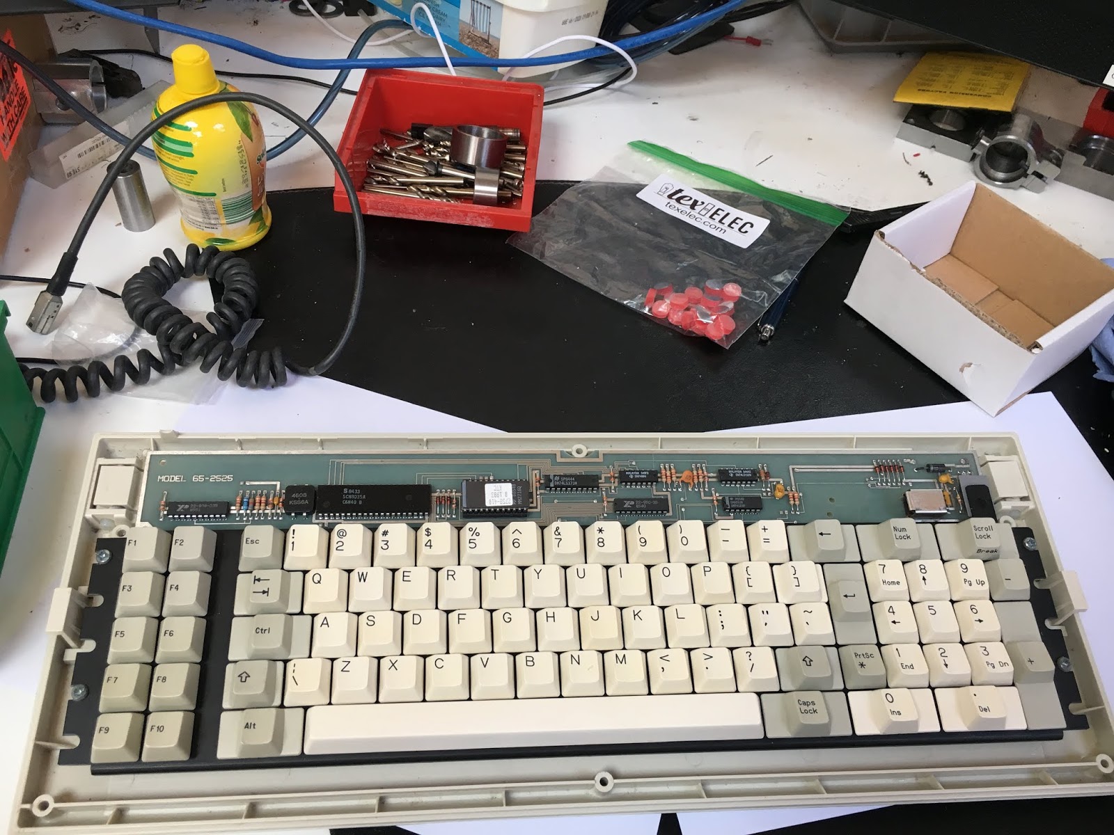 The Mighty Shiz: Compaq Portable keyboard "Retrobrighting" and repairs ...