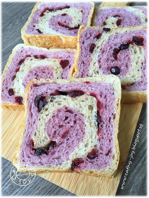 cathy's joy: Dual Colour Bread